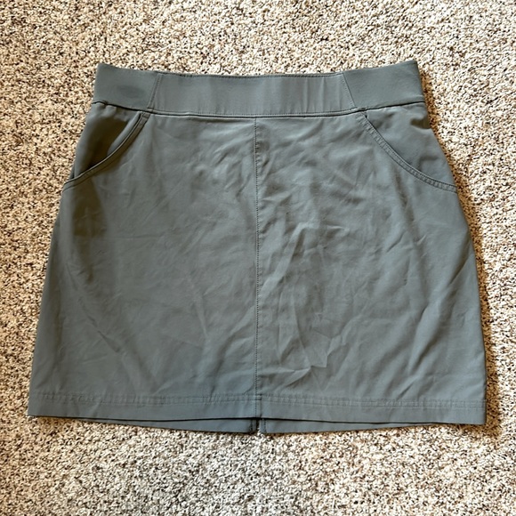 Columbia | Skirts | Euc Columbia Gray Omniwick Skirt With Side Pockets And Back Zip Pocket ...